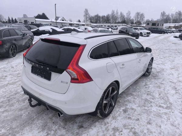 Balts Volvo V60 2012 Utena, ar dzinēja tilpumu 2.00 L un nobraukumu 235 tūkst. km par 6250 €, foto 9 vietnē AUTOMOTO.COM.LV