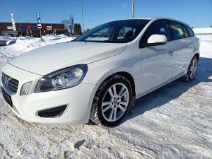 Balts Volvo V60 2012 Kauņa, ar dzinēja tilpumu 1.60 L un nobraukumu 255 tūkst. km par 3850 €, foto  vietnē AUTOMOTO.COM.LV