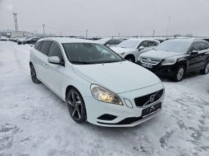White Volvo V60 2012 in Vilnius, with an engine capacity of 1.98 L and mileage of 303 thousand km for 5950 €, photo 6 on AUTOMOTO.COM.LV