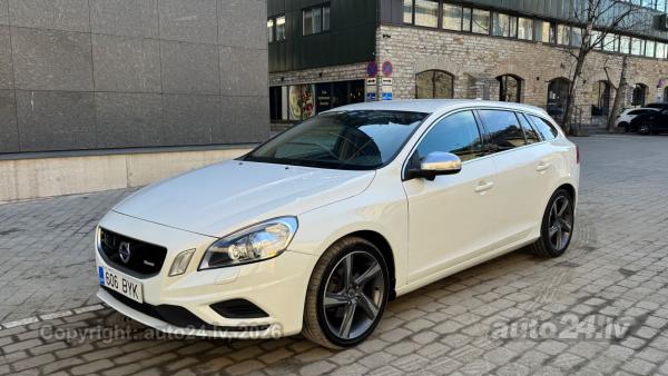 Balts Volvo V60 2012 Tallina, ar dzinēja tilpumu 2.00 L un nobraukumu 258 tūkst. km par 7400 €, foto 1 vietnē AUTOMOTO.COM.LV