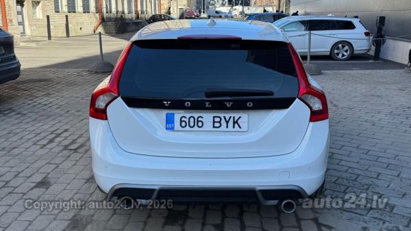 Balts Volvo V60 2012 Tallina, ar dzinēja tilpumu 2.00 L un nobraukumu 258 tūkst. km par 7400 €, foto 5 vietnē AUTOMOTO.COM.LV