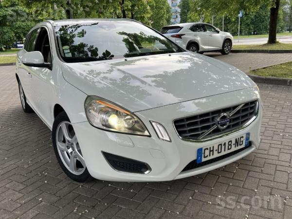 Белый Вольво B60 2012 в Рига, объемом двигателя 2.00 л и пробегом 0 тыс. км за 5950 €, фото 3 на AUTOMOTO.COM.LV