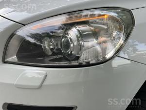 White Volvo V60 2012 in Riga, with an engine capacity of 2.00 L and mileage of 0 thousand km for 5950 €, photo 6 on AUTOMOTO.COM.LV