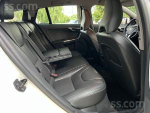 White Volvo V60 2012 in Riga, with an engine capacity of 2.00 L and mileage of 0 thousand km for 5950 €, photo 10 on AUTOMOTO.COM.LV