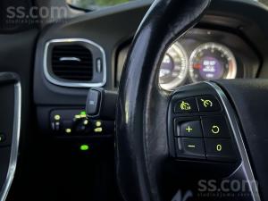 White Volvo V60 2012 in Riga, with an engine capacity of 2.00 L and mileage of 0 thousand km for 5950 €, photo 17 on AUTOMOTO.COM.LV
