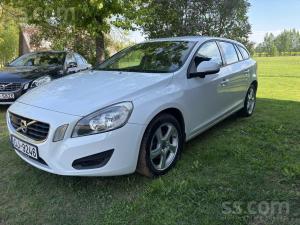 White Volvo V60 2012 in Jelgava, with an engine capacity of 2.00 L and mileage of 0 thousand km for 5190 €, photo  on AUTOMOTO.COM.LV