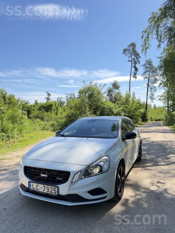 Белый Вольво B60 2012 в Рига, объемом двигателя 1.60 л и пробегом 0 тыс. км за 5500 €, фото 1 на AUTOMOTO.COM.LV