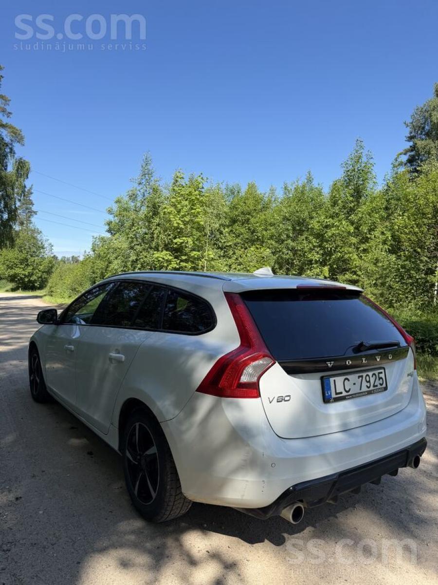 White Volvo V60 2012 in Riga, with an engine capacity of 1.60 L and mileage of 0 thousand km for 5500 €, photo 5 on AUTOMOTO.COM.LV