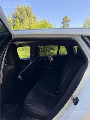 White Volvo V60 2012 in Riga, with an engine capacity of 1.60 L and mileage of 0 thousand km for 5500 €, photo 6 on AUTOMOTO.COM.LV