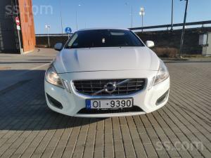 White Volvo V60 2012 in Riga, with an engine capacity of 1.60 L and mileage of 243 thousand km for 4950 €, photo  on AUTOMOTO.COM.LV