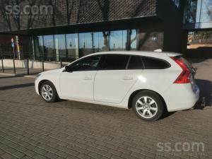 Balts Volvo V60 2012 Rīga, ar dzinēja tilpumu 1.60 L un nobraukumu 243 tūkst. km par 4950 €, foto 4 vietnē AUTOMOTO.COM.LV