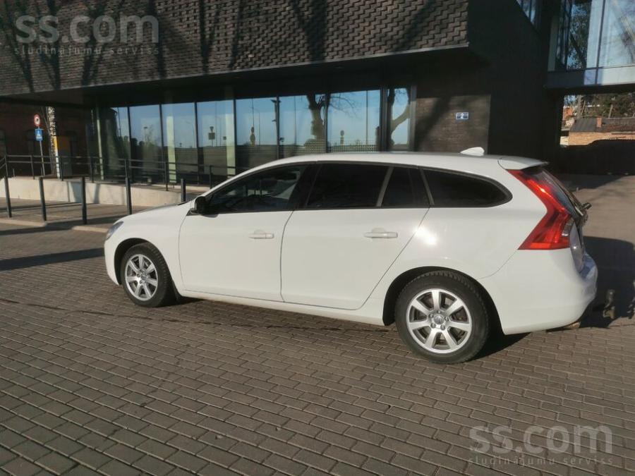Balts Volvo V60 2012 Rīga, ar dzinēja tilpumu 1.60 L un nobraukumu 243 tūkst. km par 4950 €, foto 4 vietnē AUTOMOTO.COM.LV