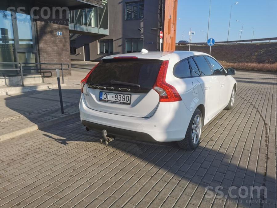 Balts Volvo V60 2012 Rīga, ar dzinēja tilpumu 1.60 L un nobraukumu 243 tūkst. km par 4950 €, foto 8 vietnē AUTOMOTO.COM.LV