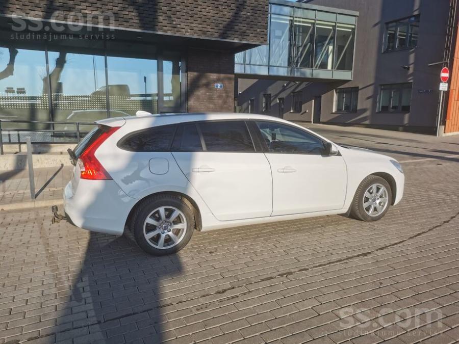 Balts Volvo V60 2012 Rīga, ar dzinēja tilpumu 1.60 L un nobraukumu 243 tūkst. km par 4950 €, foto 9 vietnē AUTOMOTO.COM.LV