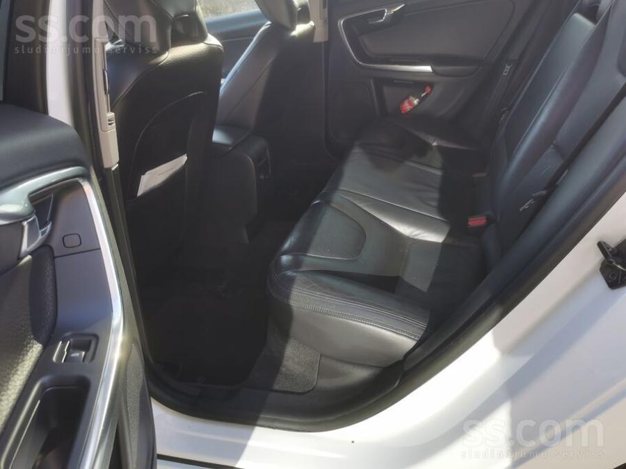 Balts Volvo V60 2012 Rīga, ar dzinēja tilpumu 1.60 L un nobraukumu 243 tūkst. km par 4950 €, foto 19 vietnē AUTOMOTO.COM.LV