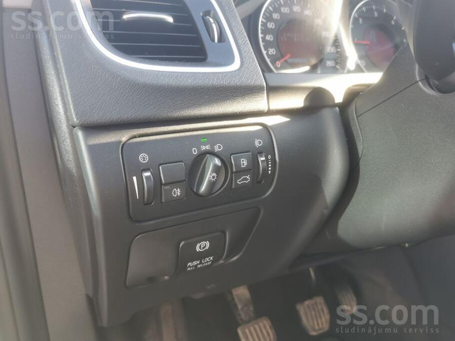 Balts Volvo V60 2012 Rīga, ar dzinēja tilpumu 1.60 L un nobraukumu 243 tūkst. km par 4950 €, foto 21 vietnē AUTOMOTO.COM.LV