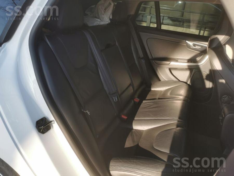 Balts Volvo V60 2012 Rīga, ar dzinēja tilpumu 1.60 L un nobraukumu 243 tūkst. km par 4950 €, foto 23 vietnē AUTOMOTO.COM.LV