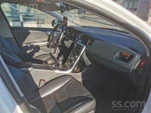 Balts Volvo V60 2012 Rīga, ar dzinēja tilpumu 1.60 L un nobraukumu 243 tūkst. km par 4950 €, foto 25 vietnē AUTOMOTO.COM.LV