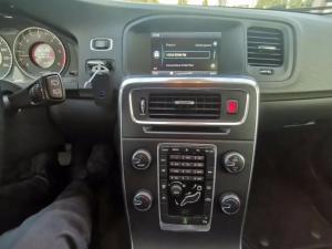 White Volvo V60 2012 in Kuldiga, with an engine capacity of 2.00 L and mileage of 254 thousand km for 5400 €, photo 8 on AUTOMOTO.COM.LV