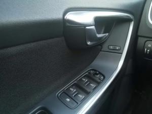 White Volvo V60 2012 in Kuldiga, with an engine capacity of 2.00 L and mileage of 254 thousand km for 5400 €, photo 12 on AUTOMOTO.COM.LV