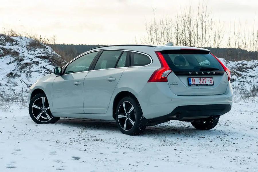 Белый Вольво B60 2012 в Рига, объемом двигателя 1.60 л и пробегом 262 тыс. км за 3995 €, фото 3 на AUTOMOTO.COM.LV