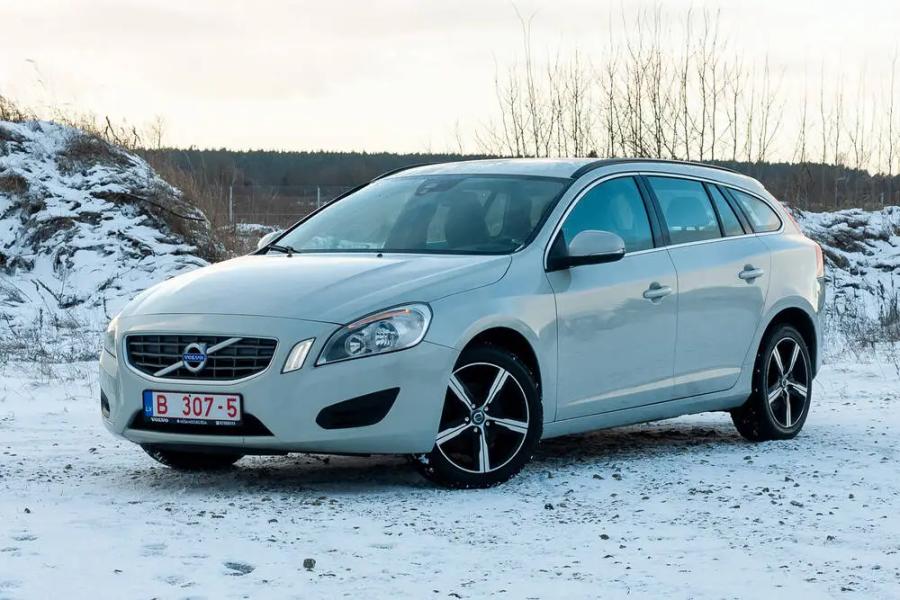 Белый Вольво B60 2012 в Рига, объемом двигателя 1.60 л и пробегом 262 тыс. км за 3995 €, фото 4 на AUTOMOTO.COM.LV