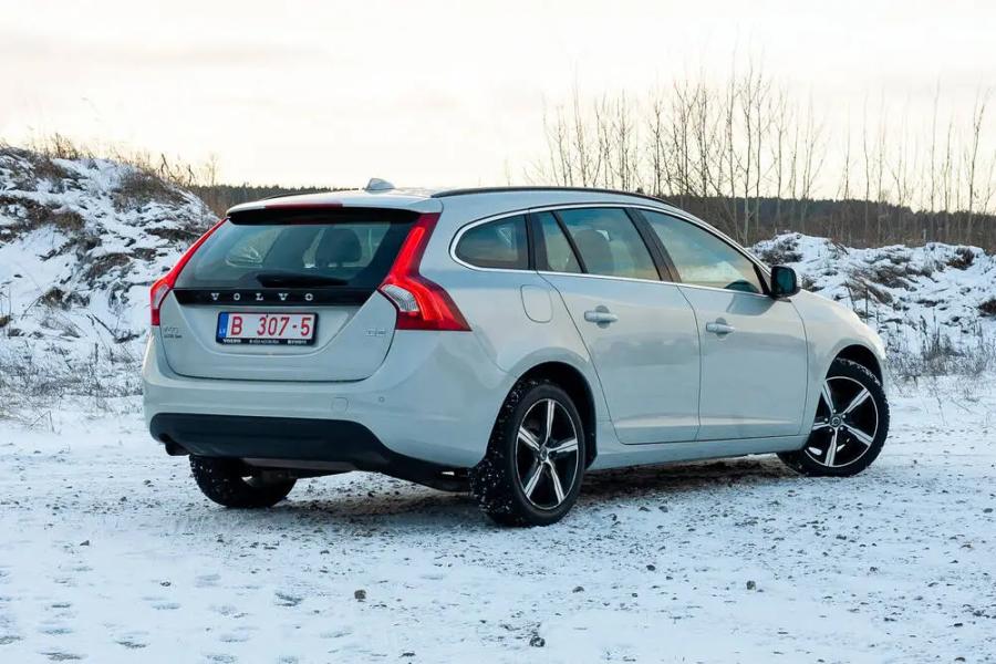 Белый Вольво B60 2012 в Рига, объемом двигателя 1.60 л и пробегом 262 тыс. км за 3995 €, фото 5 на AUTOMOTO.COM.LV