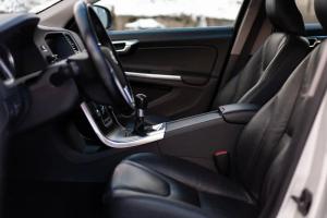 Белый Вольво B60 2012 в Рига, объемом двигателя 1.60 л и пробегом 262 тыс. км за 3995 €, фото 20 на AUTOMOTO.COM.LV