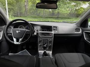 White Volvo V60 2012 in Riga, with an engine capacity of 2.00 L and mileage of 236 thousand km for 3000 €, photo 9 on AUTOMOTO.COM.LV