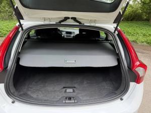 White Volvo V60 2012 in Riga, with an engine capacity of 2.00 L and mileage of 236 thousand km for 3000 €, photo 12 on AUTOMOTO.COM.LV