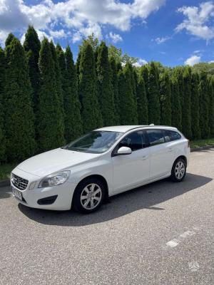 Balts Volvo V60 2012 Kauņa, ar dzinēja tilpumu 2.00 L un nobraukumu 303 tūkst. km par 3490 €, foto 5 vietnē AUTOMOTO.COM.LV