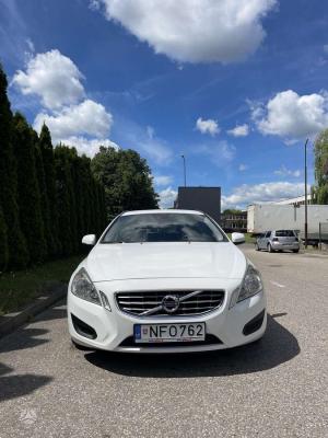 Balts Volvo V60 2012 Kauņa, ar dzinēja tilpumu 2.00 L un nobraukumu 303 tūkst. km par 3490 €, foto 6 vietnē AUTOMOTO.COM.LV