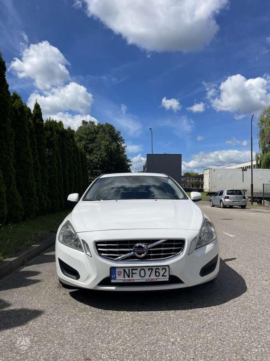 Balts Volvo V60 2012 Kauņa, ar dzinēja tilpumu 2.00 L un nobraukumu 303 tūkst. km par 3490 €, foto 6 vietnē AUTOMOTO.COM.LV
