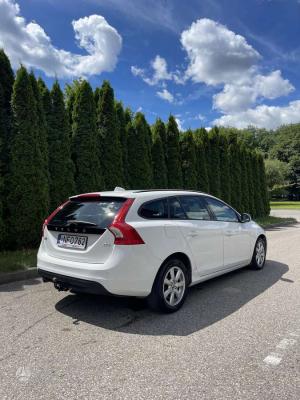 Balts Volvo V60 2012 Kauņa, ar dzinēja tilpumu 2.00 L un nobraukumu 303 tūkst. km par 3490 €, foto 9 vietnē AUTOMOTO.COM.LV