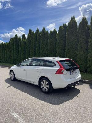 Balts Volvo V60 2012 Kauņa, ar dzinēja tilpumu 2.00 L un nobraukumu 303 tūkst. km par 3490 €, foto 10 vietnē AUTOMOTO.COM.LV