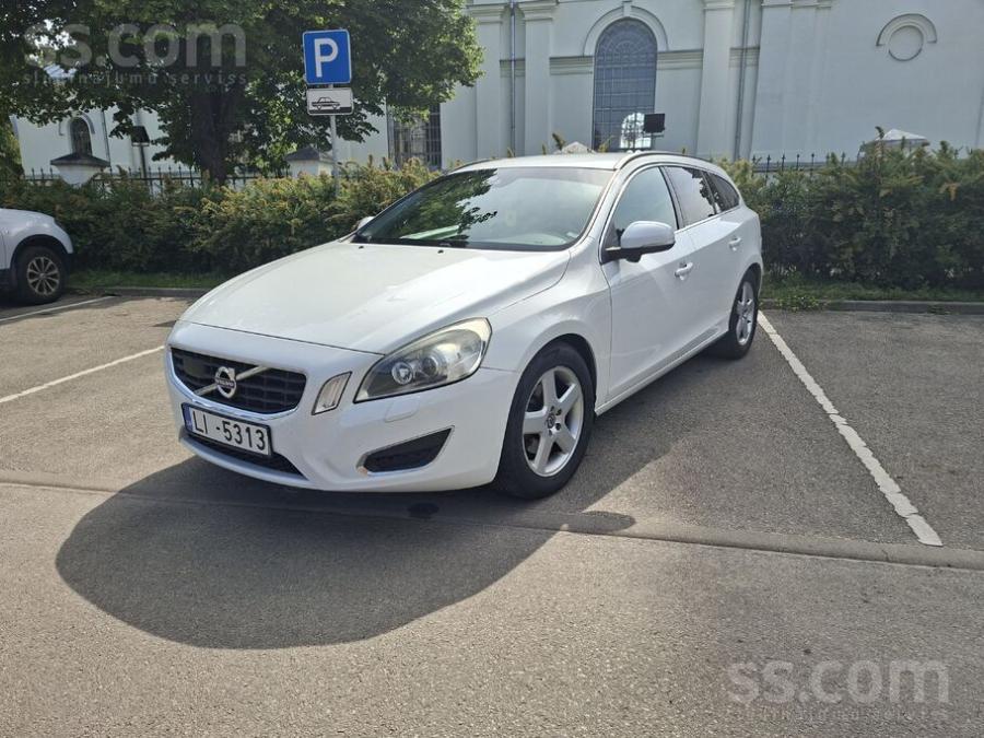 Balts Volvo V60 2012 Daugavpils, ar dzinēja tilpumu 1.60 L un nobraukumu 344 tūkst. km par 7100 €, foto 1 vietnē AUTOMOTO.COM.LV