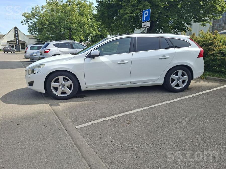 Balts Volvo V60 2012 Daugavpils, ar dzinēja tilpumu 1.60 L un nobraukumu 344 tūkst. km par 7100 €, foto 3 vietnē AUTOMOTO.COM.LV