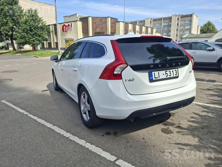 Balts Volvo V60 2012 Daugavpils, ar dzinēja tilpumu 1.60 L un nobraukumu 344 tūkst. km par 7100 €, foto 4 vietnē AUTOMOTO.COM.LV