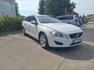 Balts Volvo V60 2012 Daugavpils, ar dzinēja tilpumu 1.60 L un nobraukumu 344 tūkst. km par 7100 €, foto 6 vietnē AUTOMOTO.COM.LV