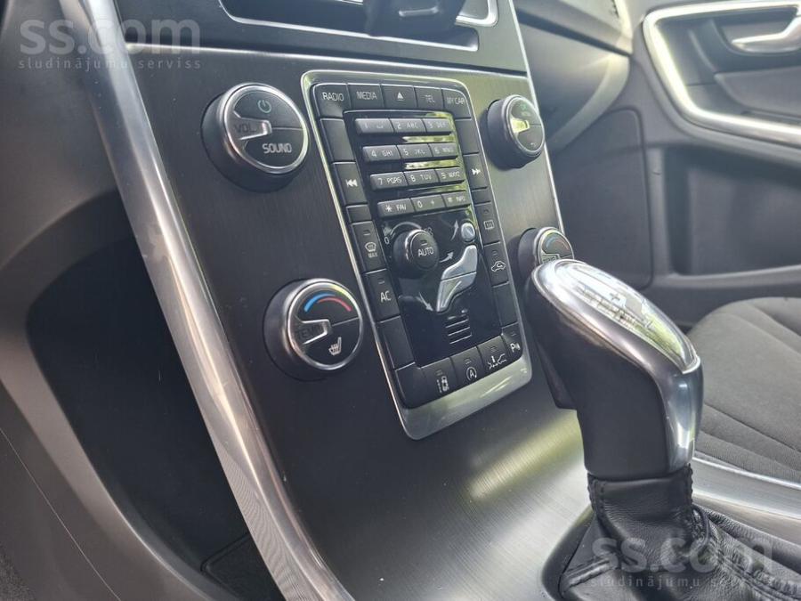 Balts Volvo V60 2012 Daugavpils, ar dzinēja tilpumu 1.60 L un nobraukumu 344 tūkst. km par 7100 €, foto 9 vietnē AUTOMOTO.COM.LV