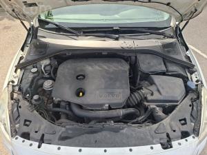 Balts Volvo V60 2012 Daugavpils, ar dzinēja tilpumu 1.60 L un nobraukumu 344 tūkst. km par 7100 €, foto 10 vietnē AUTOMOTO.COM.LV