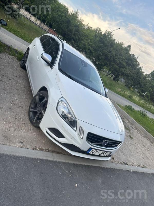Balts Volvo V60 2012 Talsi, ar dzinēja tilpumu 2.40 L un nobraukumu 0 tūkst. km par 6200 €, foto 5 vietnē AUTOMOTO.COM.LV