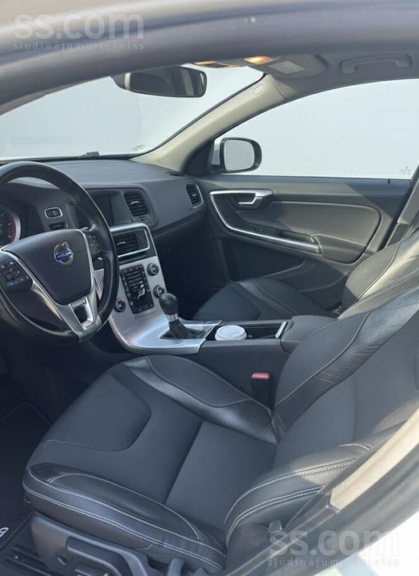 Balts Volvo V60 2012 Talsi, ar dzinēja tilpumu 2.40 L un nobraukumu 0 tūkst. km par 6200 €, foto 6 vietnē AUTOMOTO.COM.LV