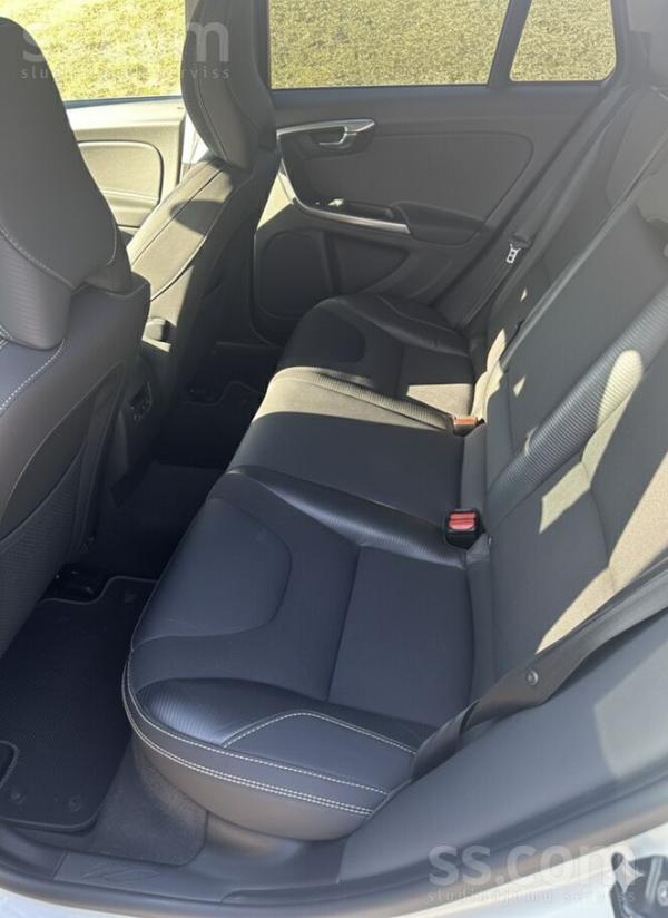 Balts Volvo V60 2012 Talsi, ar dzinēja tilpumu 2.40 L un nobraukumu 0 tūkst. km par 6200 €, foto 7 vietnē AUTOMOTO.COM.LV