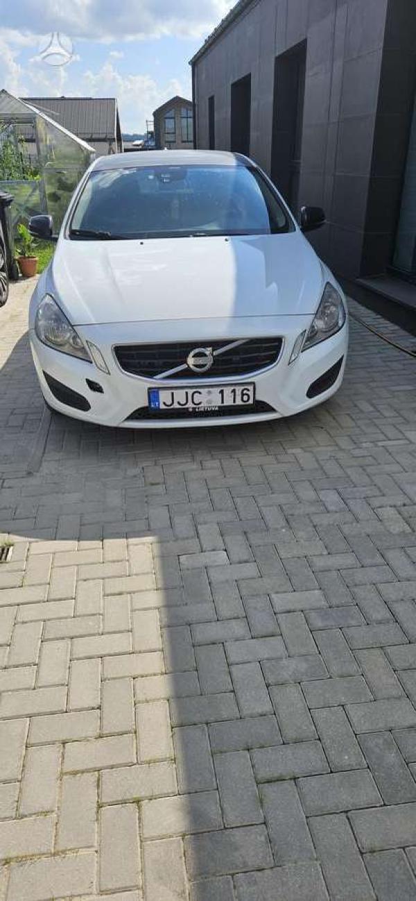 Balts Volvo V60 2012 Viļņa, ar dzinēja tilpumu 1.98 L un nobraukumu 497 tūkst. km par 2800 €, foto 1 vietnē AUTOMOTO.COM.LV