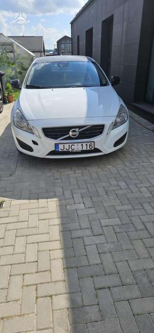 Balts Volvo V60 2012 Viļņa, ar dzinēja tilpumu 1.98 L un nobraukumu 497 tūkst. km par 2800 €, foto  vietnē AUTOMOTO.COM.LV