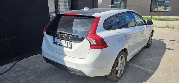 Balts Volvo V60 2012 Viļņa, ar dzinēja tilpumu 1.98 L un nobraukumu 497 tūkst. km par 2800 €, foto 6 vietnē AUTOMOTO.COM.LV