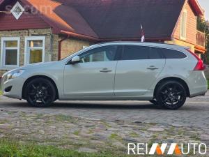 White Volvo V60 2012 in Riga, with an engine capacity of 2.00 L and mileage of 292 thousand km for 6350 €, photo 3 on AUTOMOTO.COM.LV