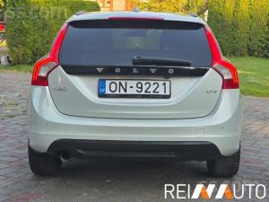 White Volvo V60 2012 in Riga, with an engine capacity of 2.00 L and mileage of 292 thousand km for 6350 €, photo 5 on AUTOMOTO.COM.LV