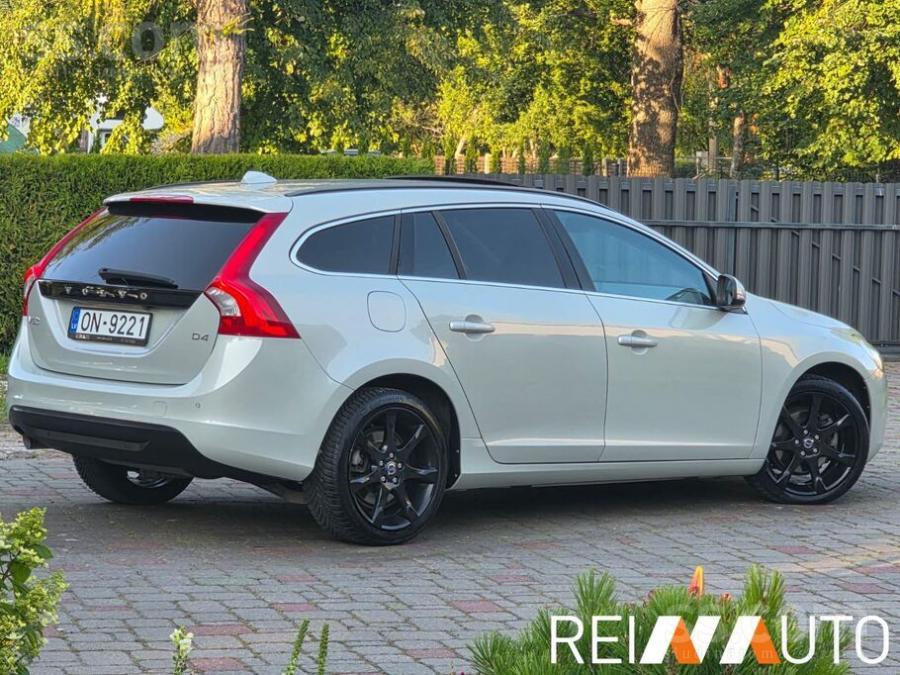 White Volvo V60 2012 in Riga, with an engine capacity of 2.00 L and mileage of 292 thousand km for 6350 €, photo 6 on AUTOMOTO.COM.LV